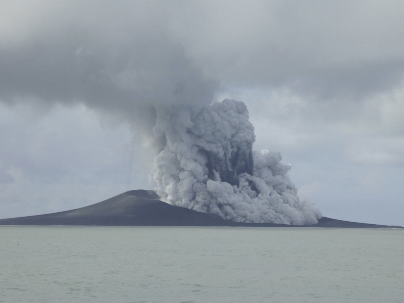 La erupción de un volcán crea una nueva isla en Tonga - Norte de Ciudad ...