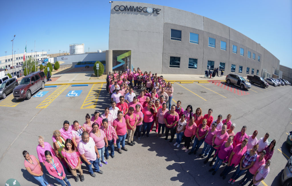 Realizan ‘listón’ humano contra el cáncer de mama | Nortedigital