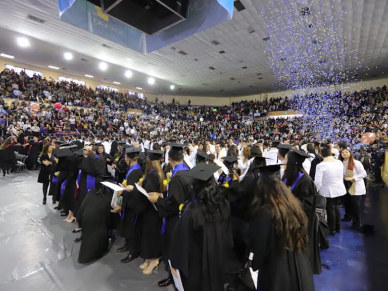 Tiene el ICB 435 nuevos graduandos; realizan ceremonia de titulación ...