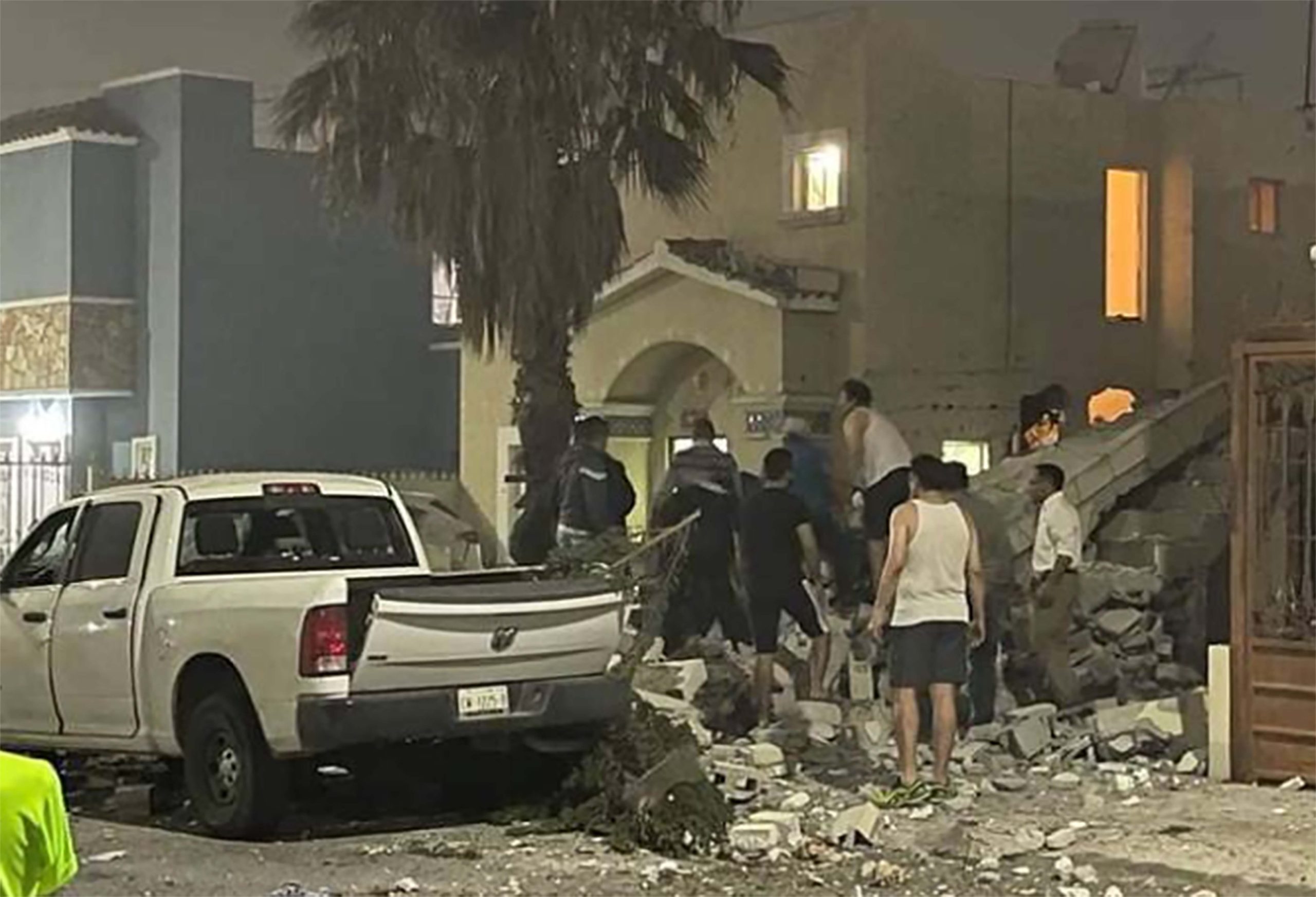 Video: Así explotó casa con policías adentro