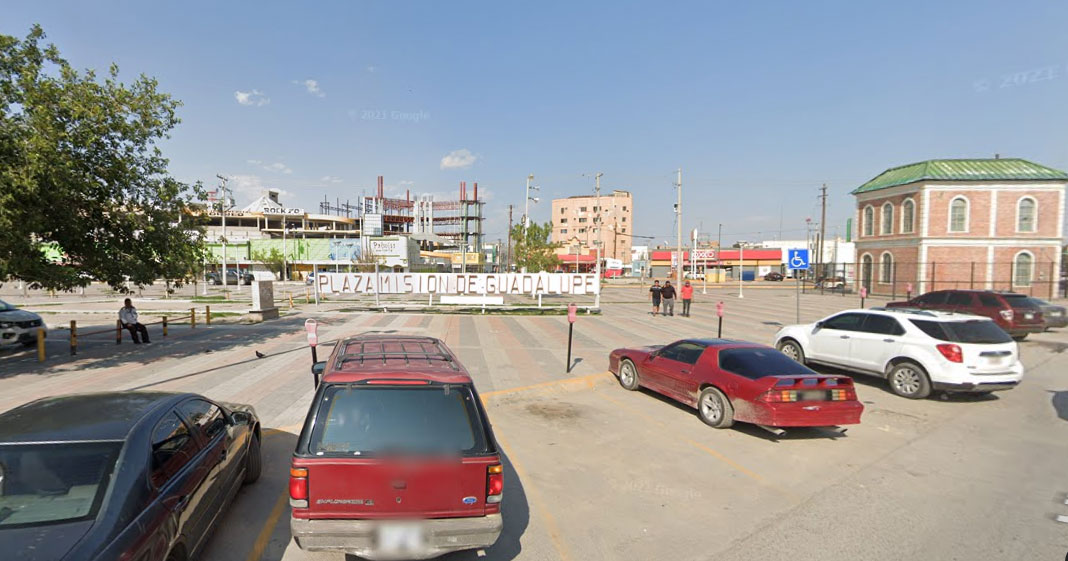 Rehabilitan alumbrado en la plaza Misión de Guadalupe Rehabilitan alumbrado en la plaza Misión de Guadalupe