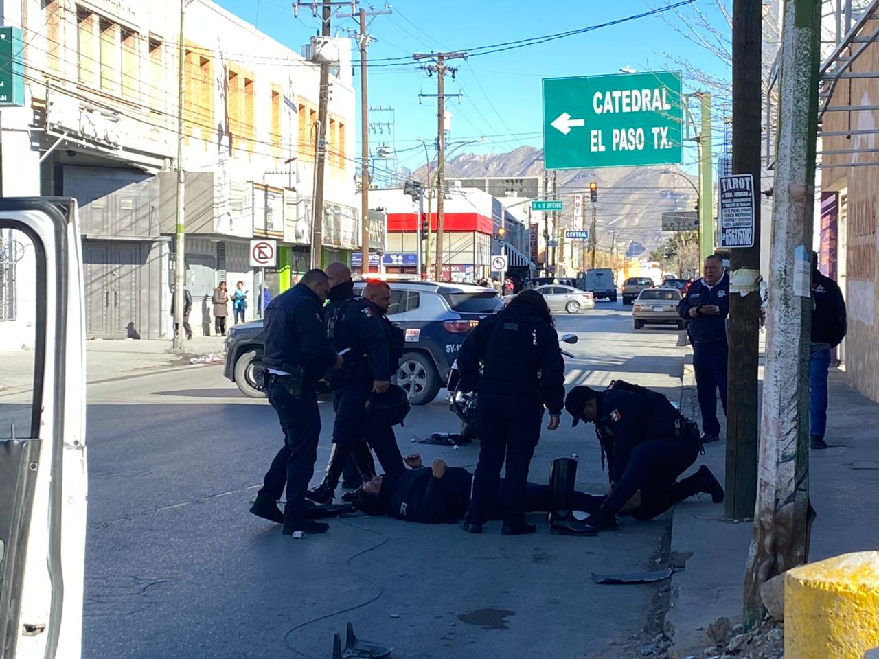 Cae De Moto Agente Vial Tras Ser Impactado Por Un Auto Se Fractura Una