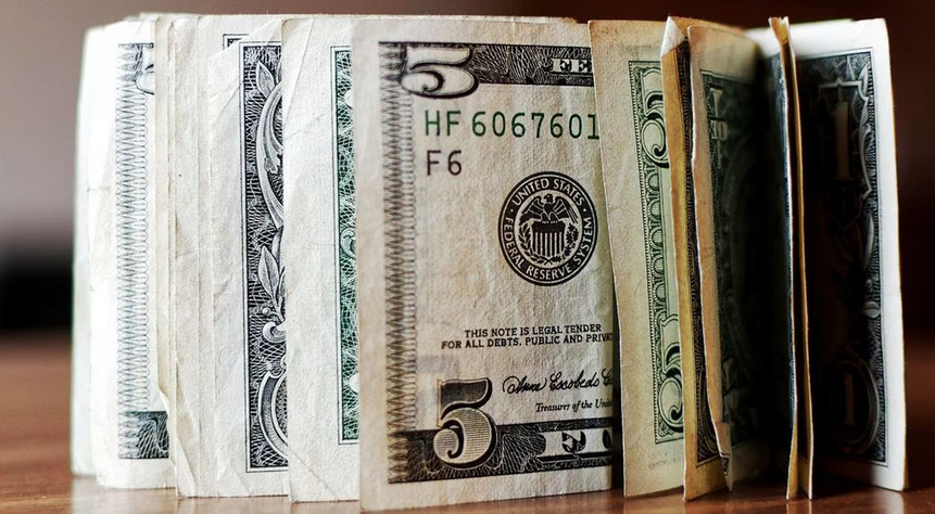 La moneda mexicana sigue “fortachona”: dólar abre 17.63 pesos al ...