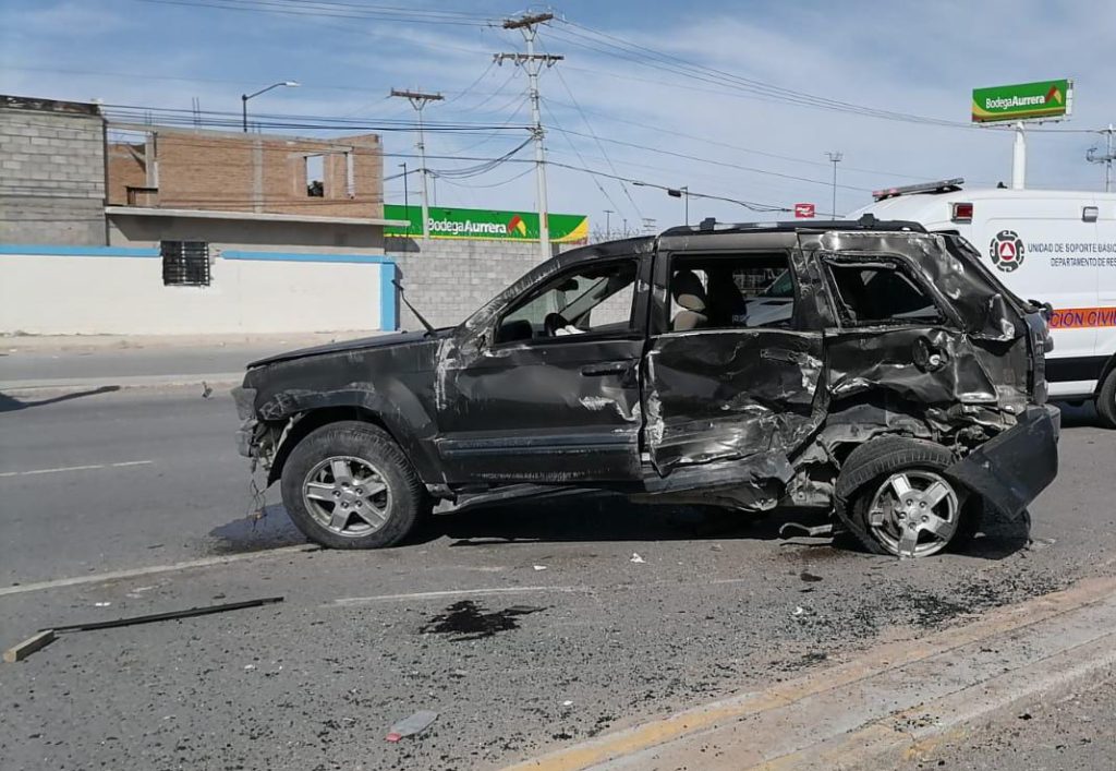 Conductor ebrio provoca fuerte choque en la Talamás - Norte de Ciudad Juárez