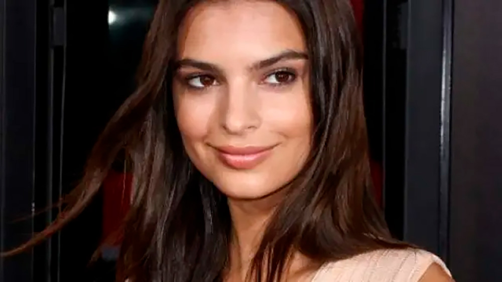 VIDEO: Emily Ratajkowski vuelve locos a sus seguidores mientras posa ...