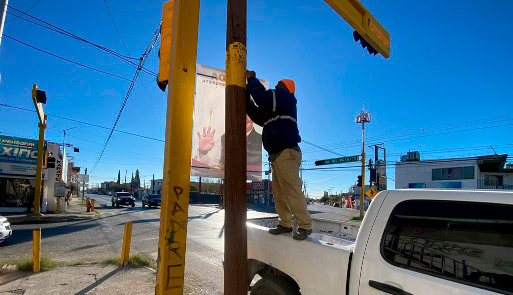 FOTOS / “Tumban” a Cabada: bajan sus pendones de los postes - Norte de ...