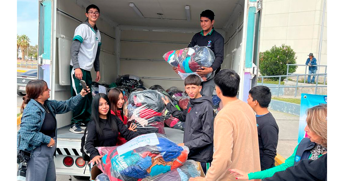 Reúnen estudiantes de Conalep Juárez II chamarras para población ...