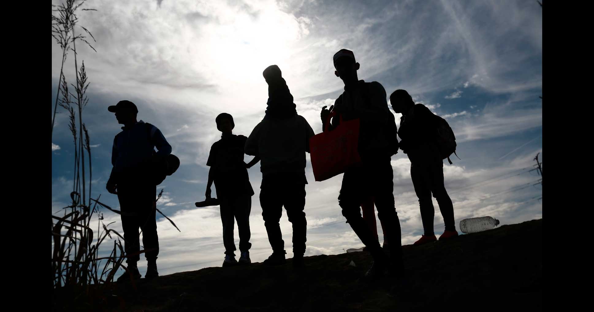 GALERÍA: “Que sea lo que el mismo Dios permita”, migrantes al cruzar el ...
