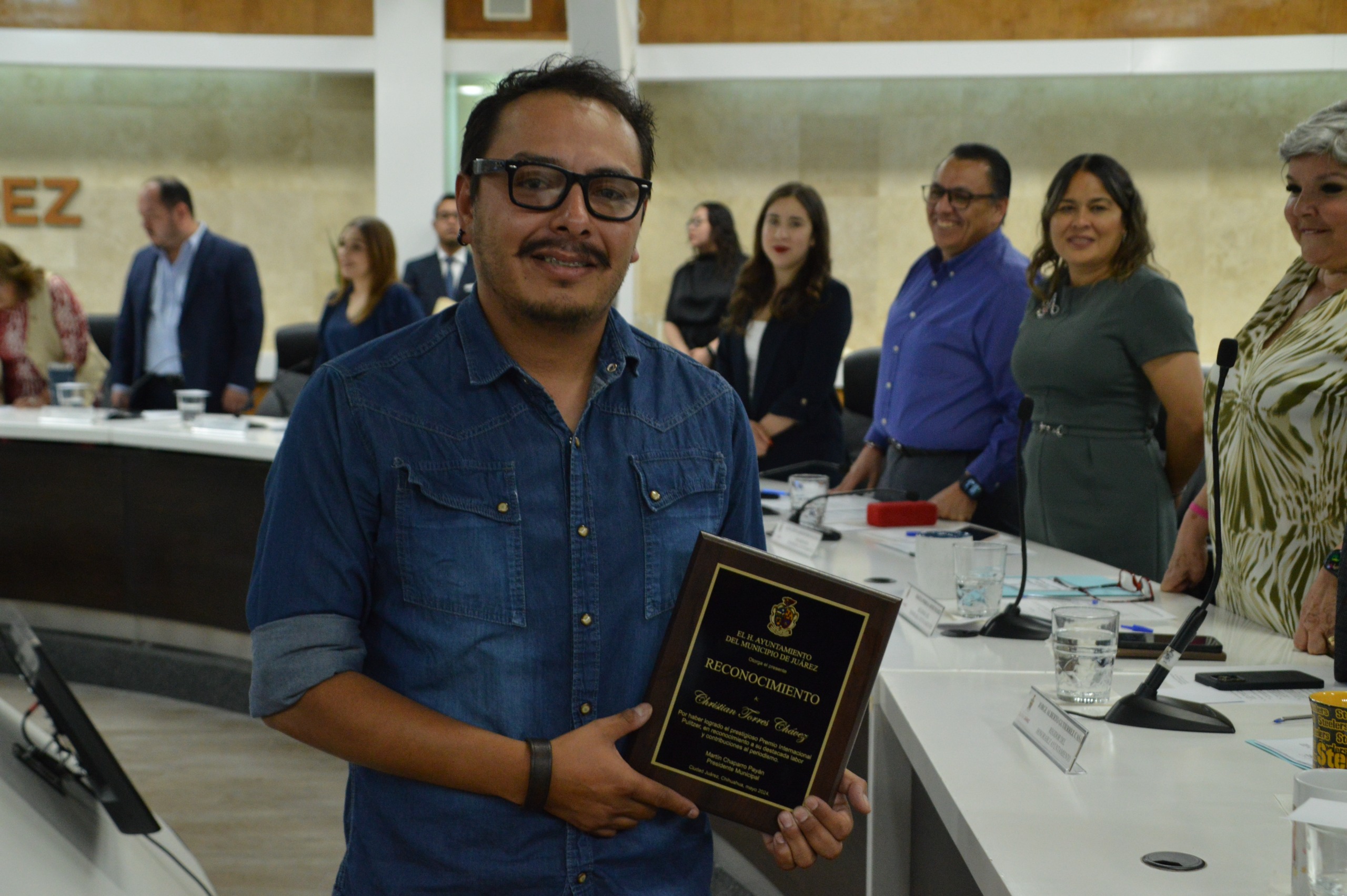 Cabildo reconoce al fotoperiodista Christian Torres Chávez por haber ...