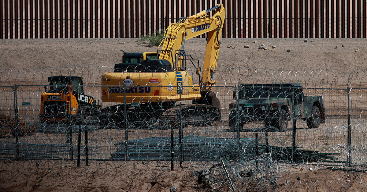 FOTOS: Texas coloca tercera línea de alambre de navajas en el bordo ...