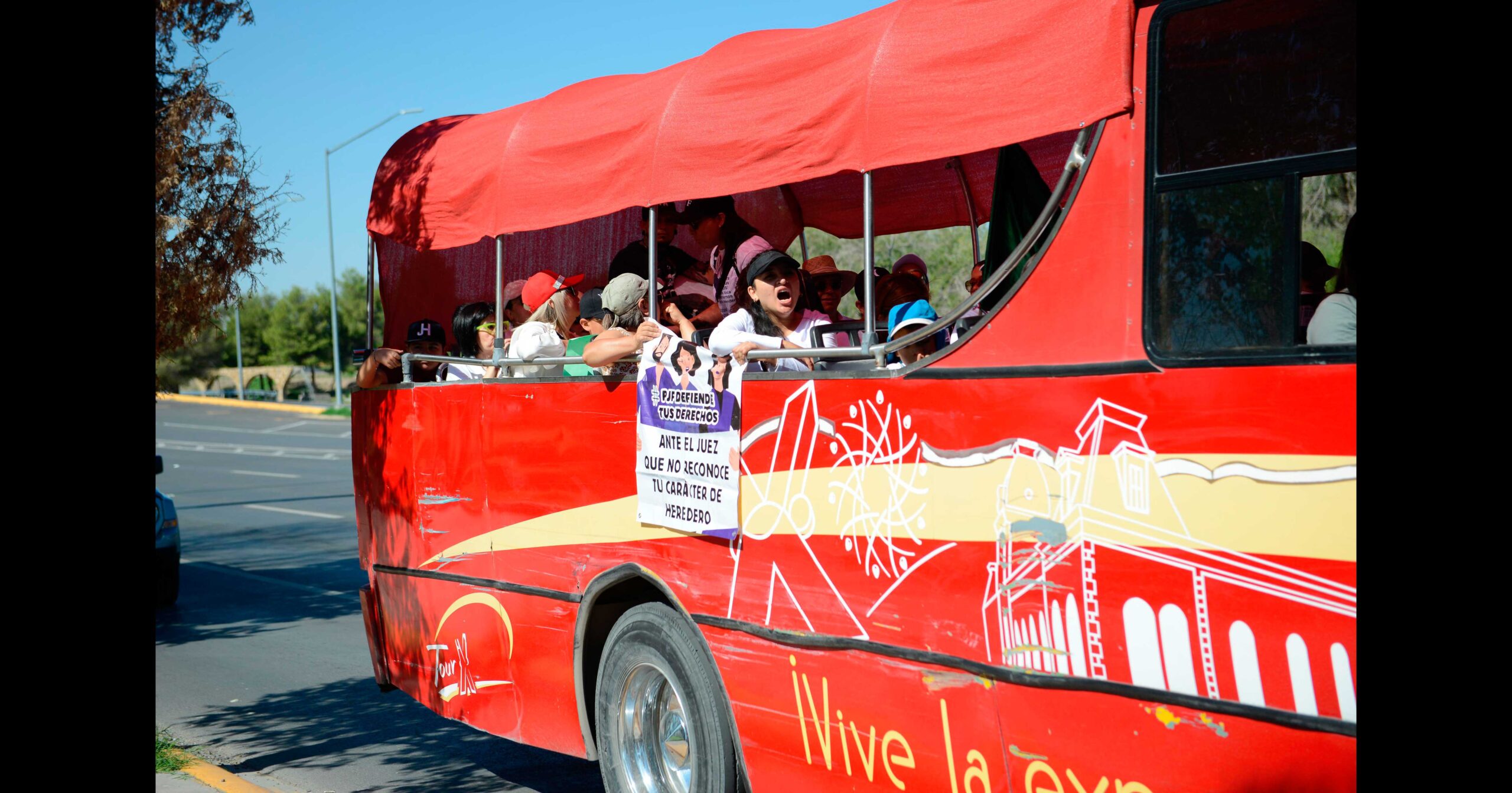 Usan el Turibus para extender protesta contra reforma judicial - Norte ...