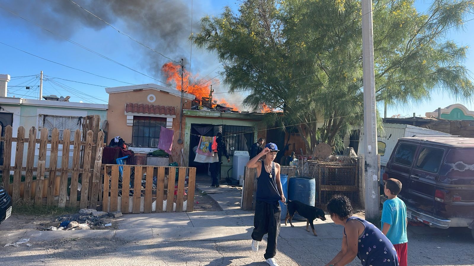 Ayudan policías municipales a rescatar a adultos mayores y controlar incendio - Norte de Ciudad ...