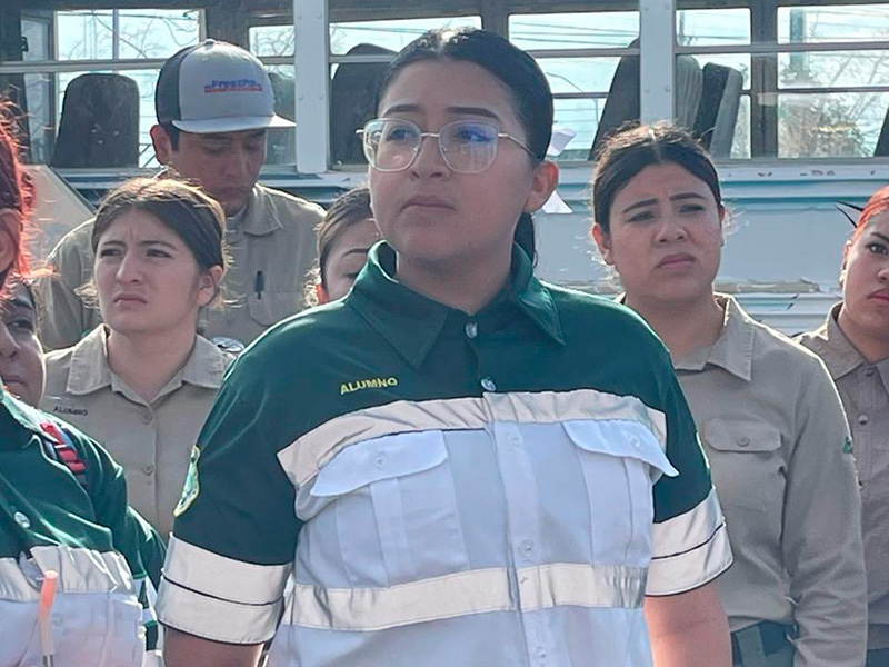 Brigada de UTCJ limpia sector afectado en prevención de nuevas lluvias ...