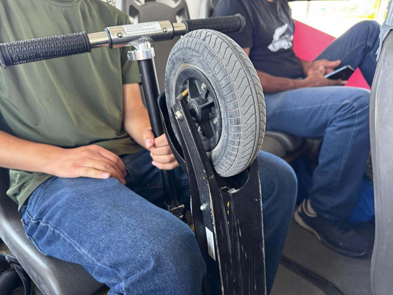 Pueden subir a JuárezBus con bicicletas y scooters plegables, pero con ...