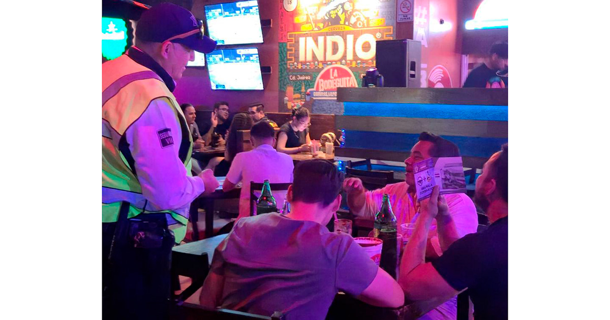 Policías viales van a antros para pedir a automovilistas que se limiten ...