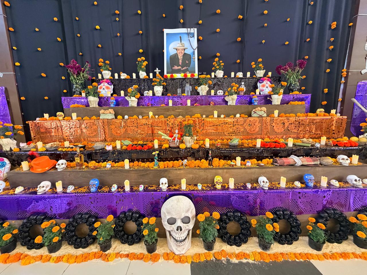 “El Pachuco de oro”, personaje homenajeado en altar del Pueblito ...