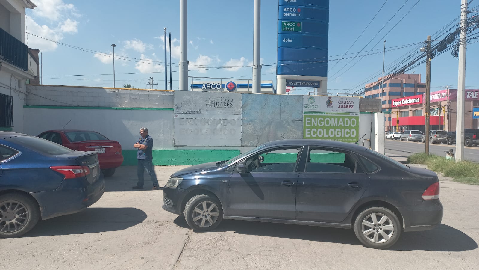 Vence amnistía para falta de engomado, aumentan filas en centros de ...