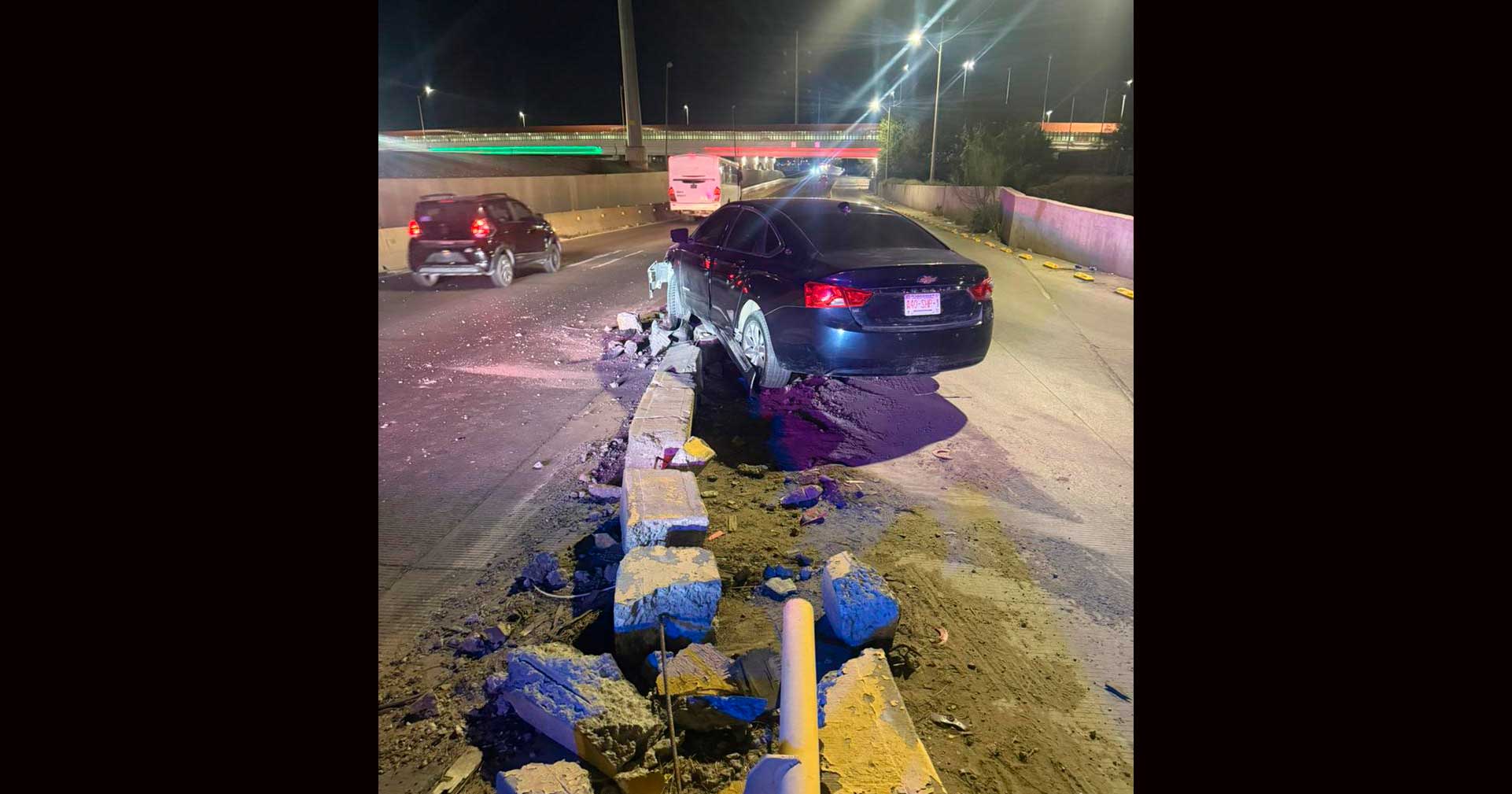 Richard Matthew terminó arriba del camellón — y el Impala también ...