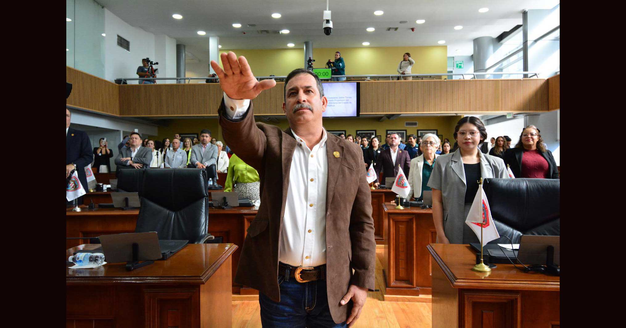 Reacomodo político en el Congreso: Jaime Torres sustituye a Luis ...
