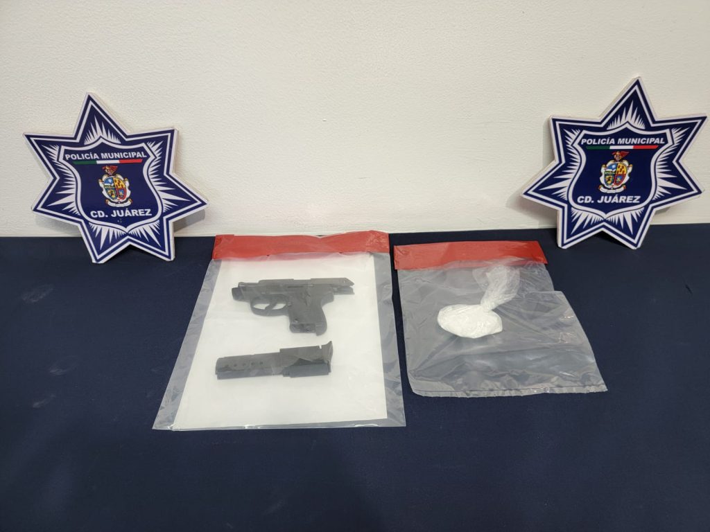 Detienen a dos sujetos por portación de arma y drogas; los relacionan ...