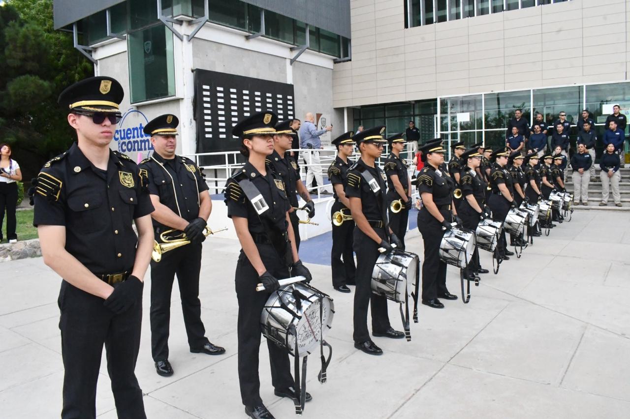 Triunfa banda de guerra de la UTCJ en competencia de artículos militares