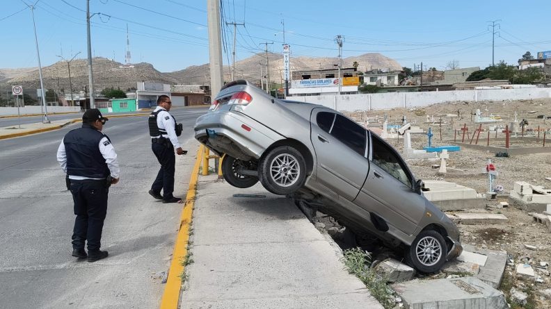 Se le va la ‘onda’ al conductor de un Honda y abandona el vehículo en ...